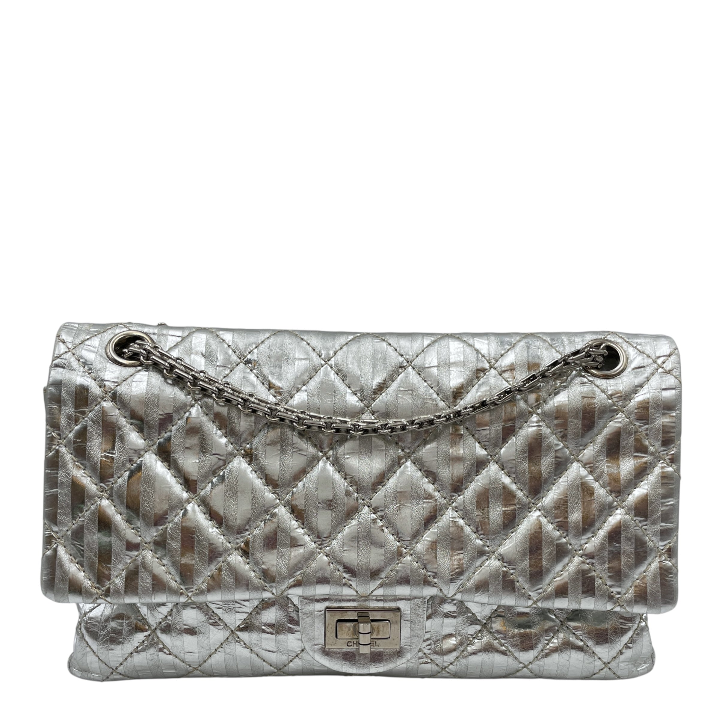 Quilted Reissue 2.55 Silver Flap Bag in Distressed Leather, Silver har